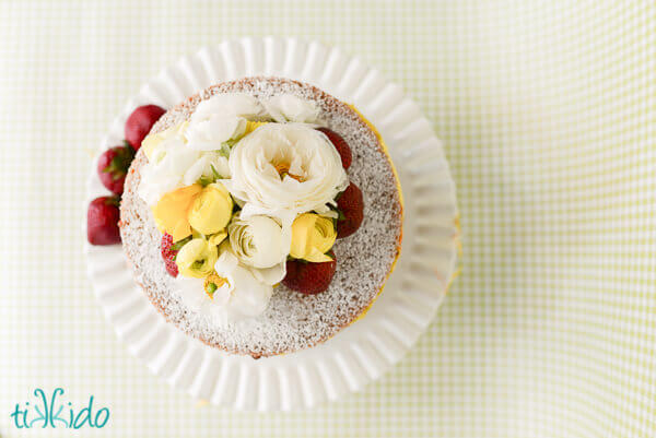 Naked Cake Tutorial: Elegant, Incredibly Easy | Tikkido.com